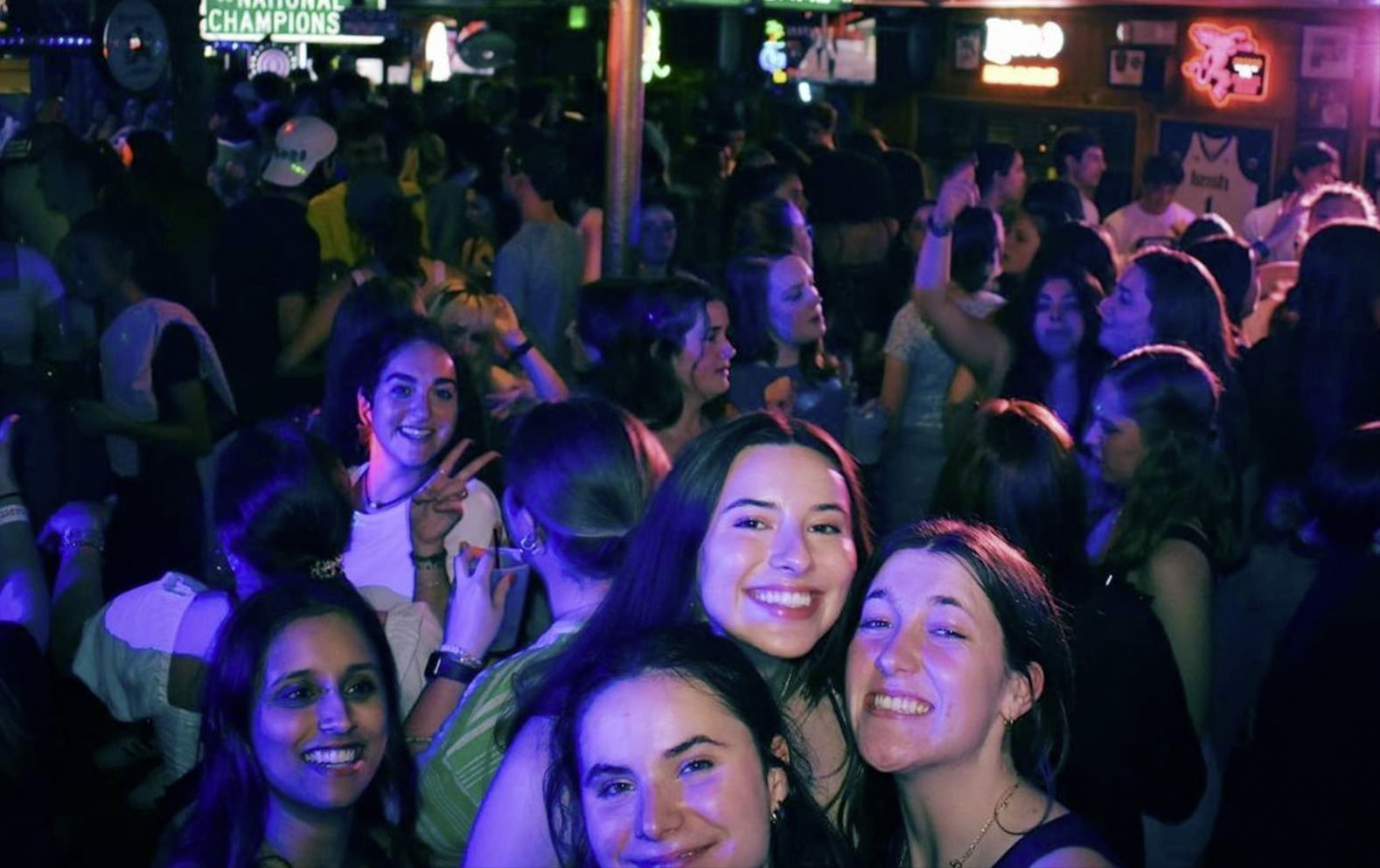 Linebacker Lounge | Irish Gold